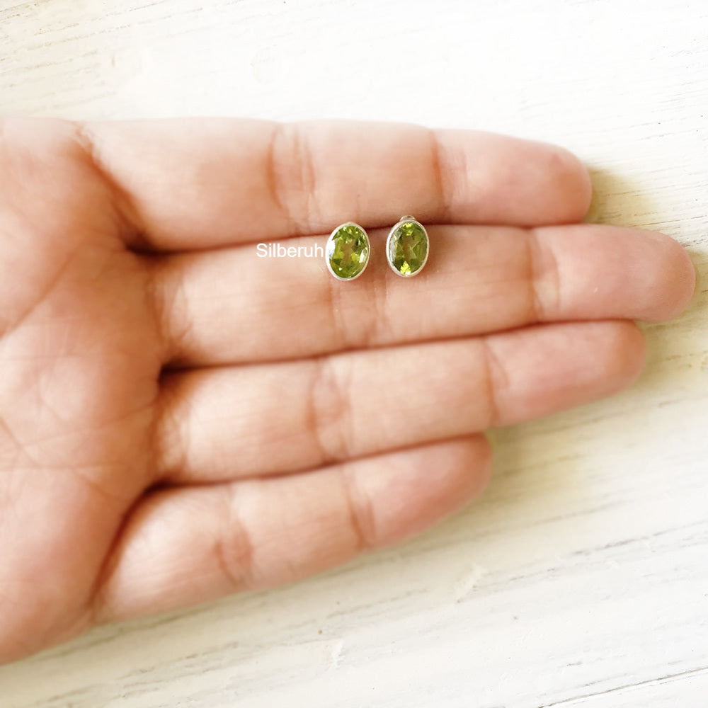 Facetted Peridot Oval Silver Stud – SILBERUH