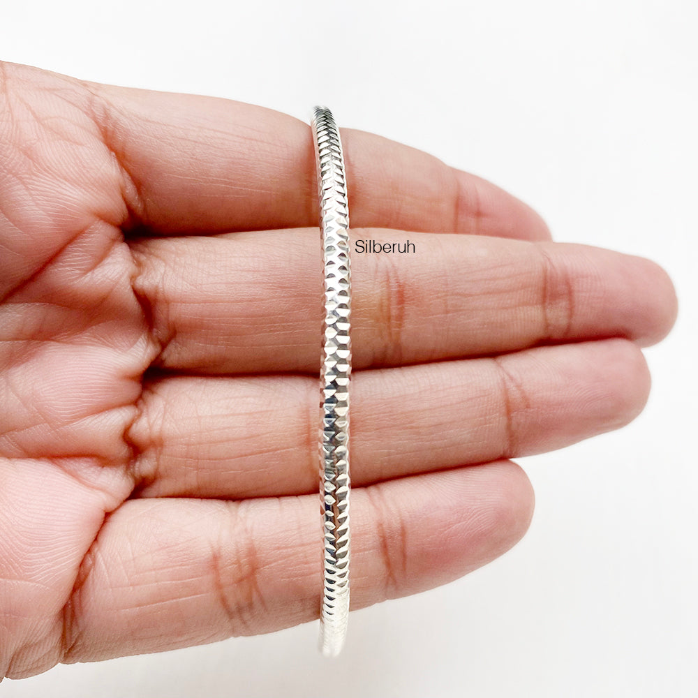 Hammered Silver Bangle – SILBERUH