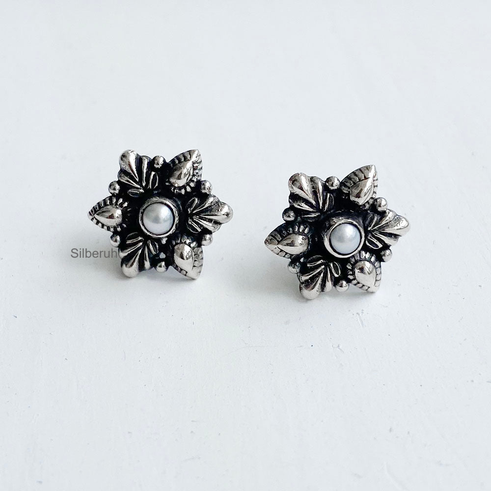 Pearl Silver Stud – SILBERUH
