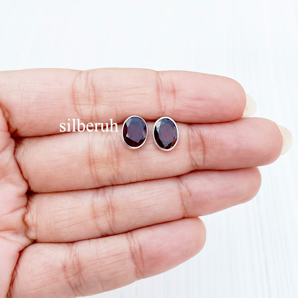 Garnet Oval Facetted Silver Stud – SILBERUH