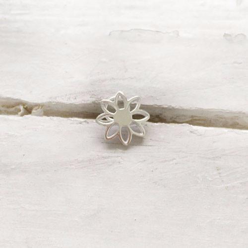 Phool Silver Nose Pin – SILBERUH